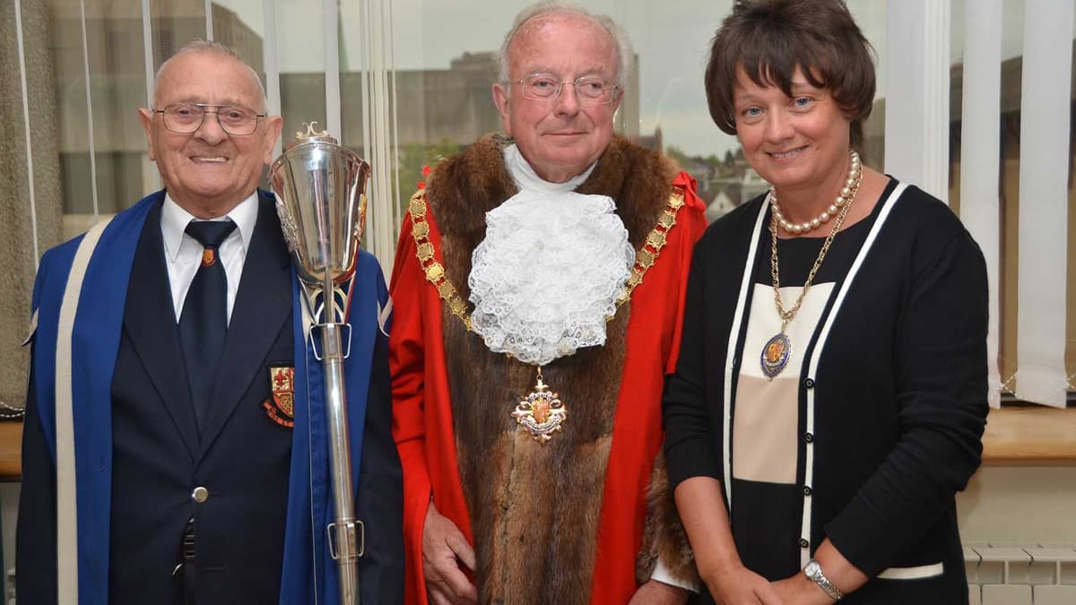 Michael Smith elected new mayor of Woking | wokingnewsandmail.co.uk