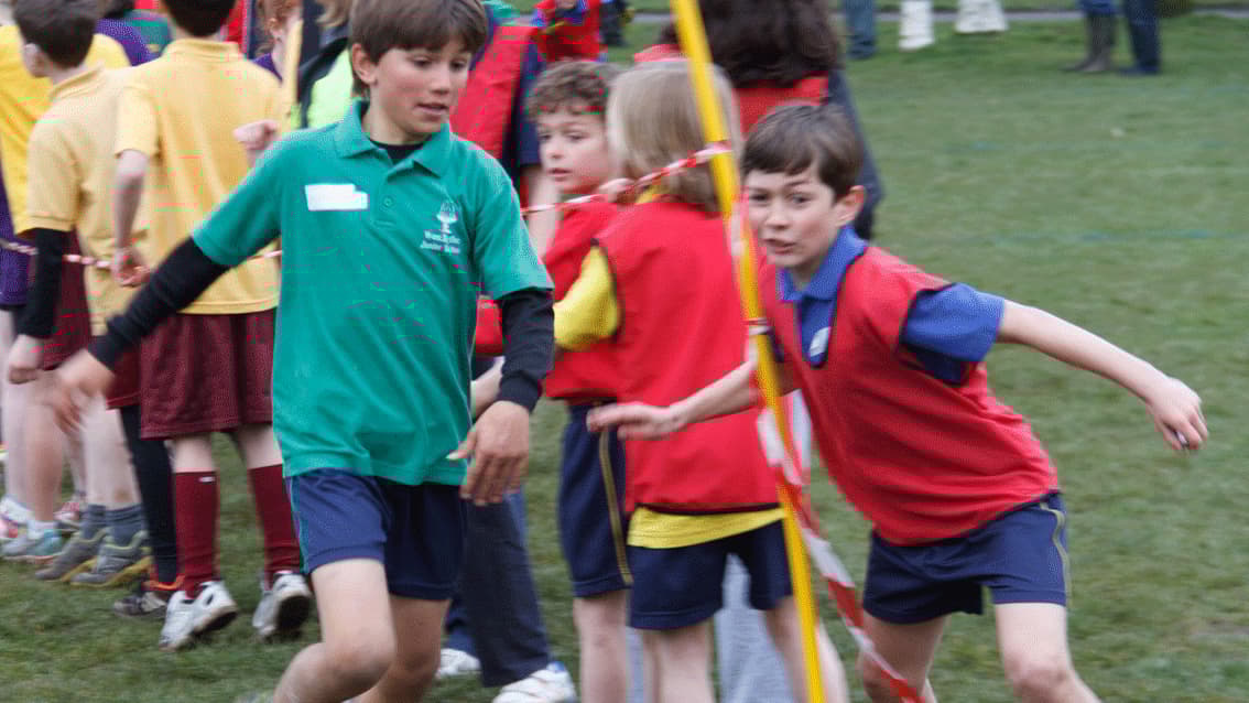 Hundreds of schoolchildren rally for relay races | wokingnewsandmail.co.uk