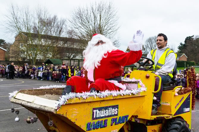 Truckload of fun as Santa arrives in unfamiliar sleigh ...