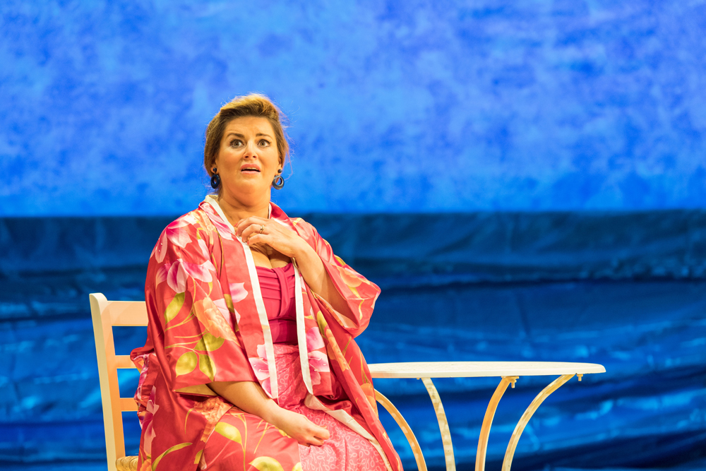 Mesmerising Shirley Valentine | wokingnewsandmail.co.uk