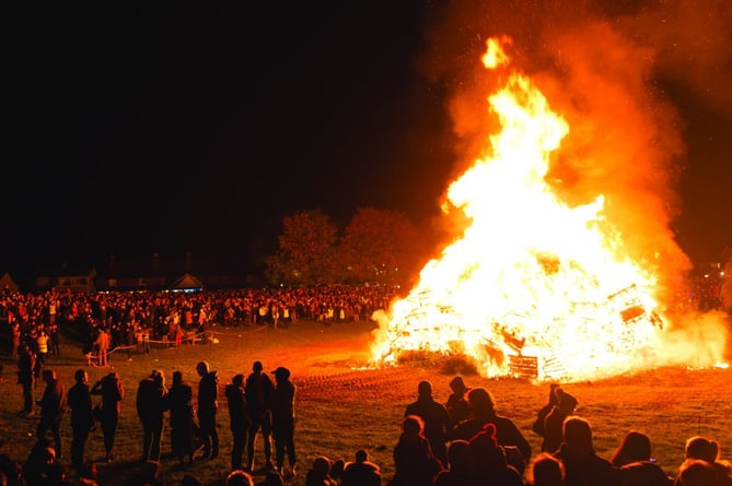 Ripley bonfire night lights up the sky | wokingnewsandmail.co.uk