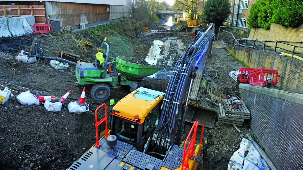 Work begins on new canal footbridge | wokingnewsandmail.co.uk