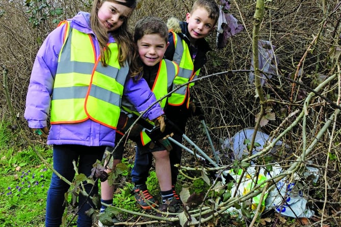 Charlotte’s litter picking party | wokingnewsandmail.co.uk