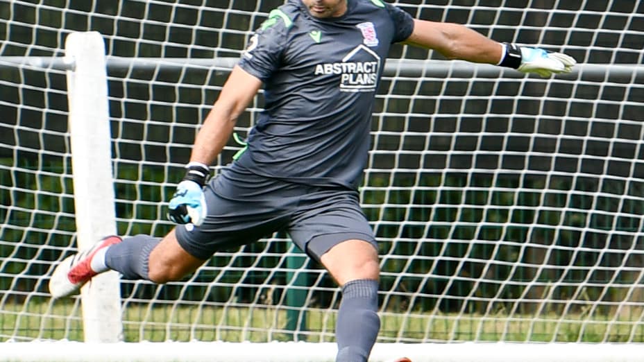 Relaxation is key, says Cards’ keeper Ross | wokingnewsandmail.co.uk