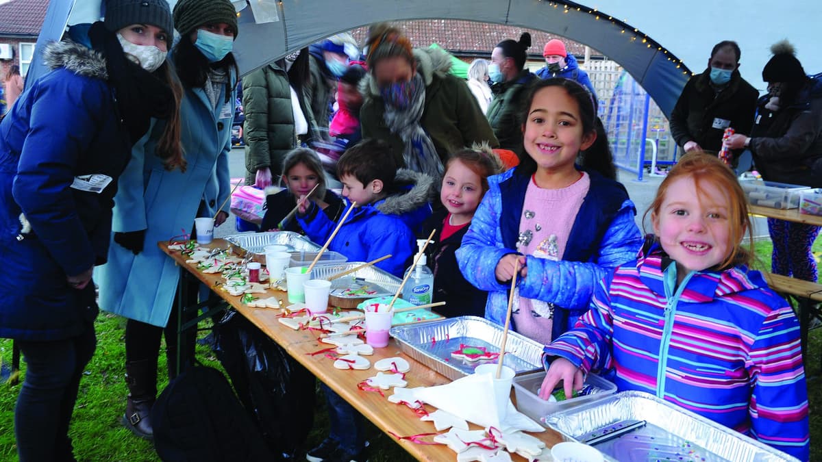 Fire engine comes to Santa’s rescue as he heads to school fair ...