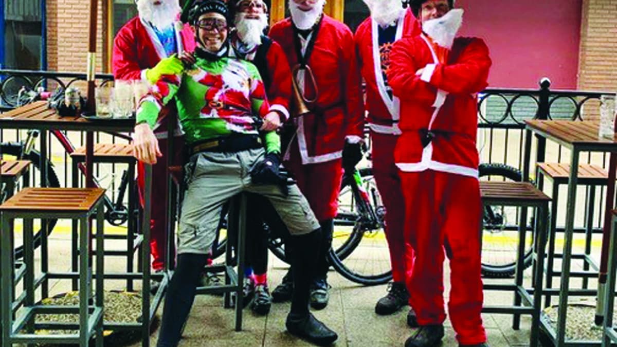 Santas cycle for hospice | wokingnewsandmail.co.uk