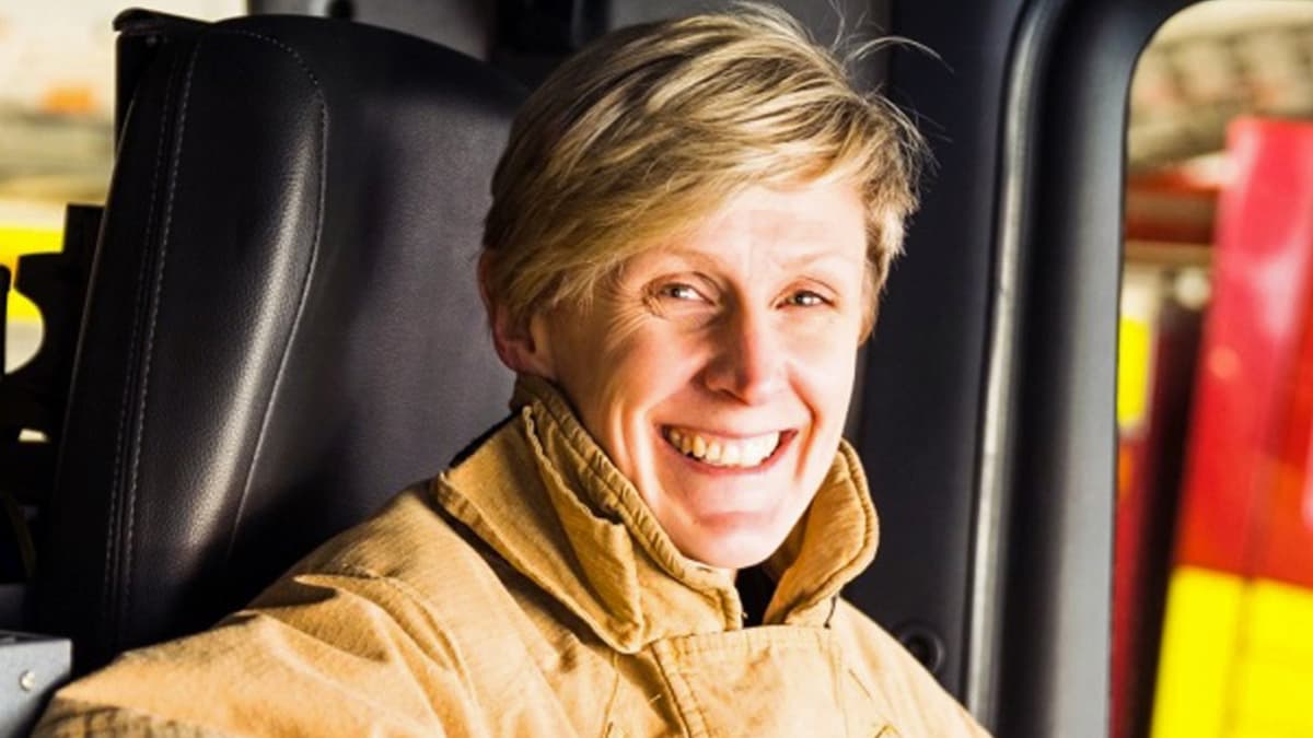 Surrey's first female firefighter reflects on 30 years' service ...