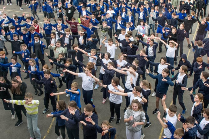 The Hermitage and Oak Tree schools in Knaphill enjoy feel-good factor ...