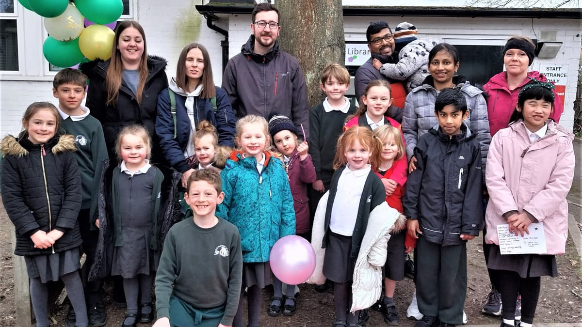 Pupils, teachers and parents from Knaphill School and Knaphill Lower ...