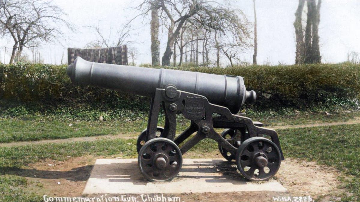 Peeps into the Past: Cannon unveiled as memorial to Queen Victoria in ...