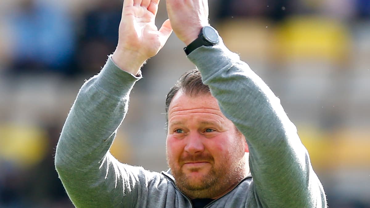 Woking boss Darren Sarll taking Heed of guests’ threat as Gateshead FC ...