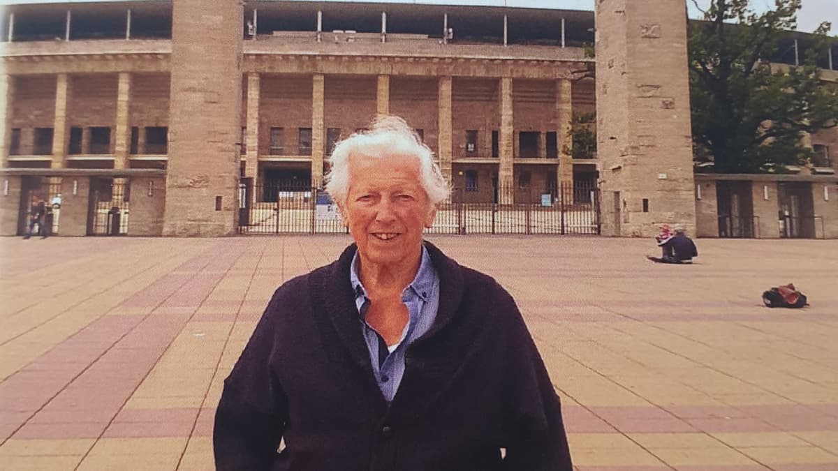 Wing walk: Intrepid Ron determined to become Guinness World Record high ...