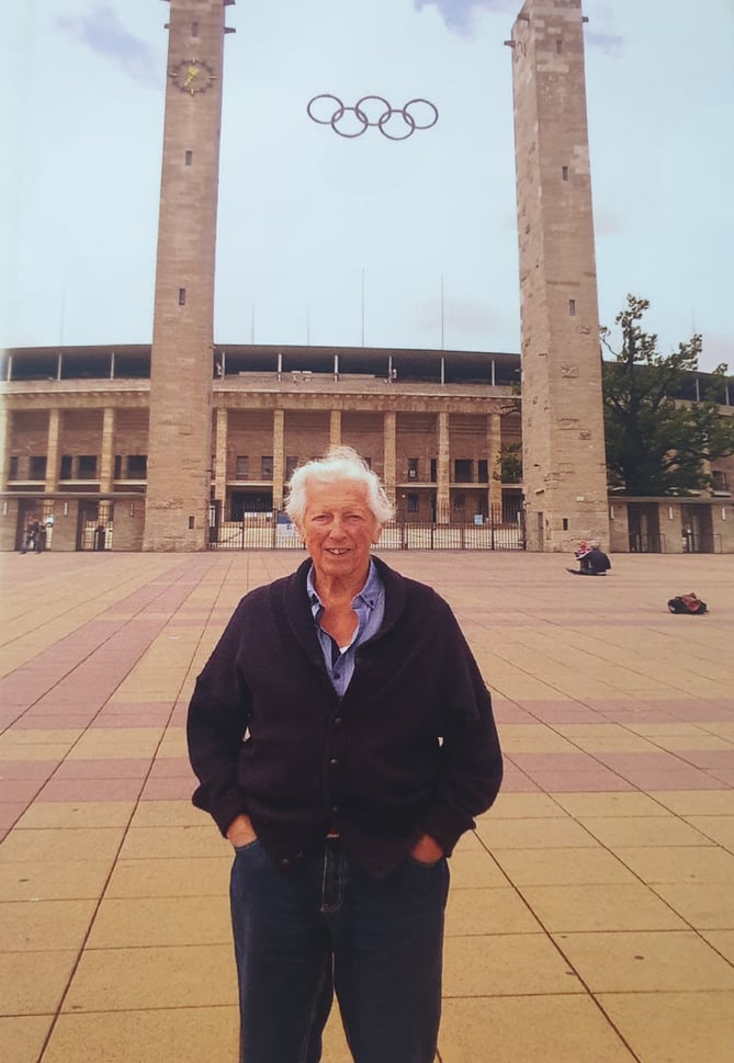 Wing walk: Intrepid Ron determined to become Guinness World Record high ...