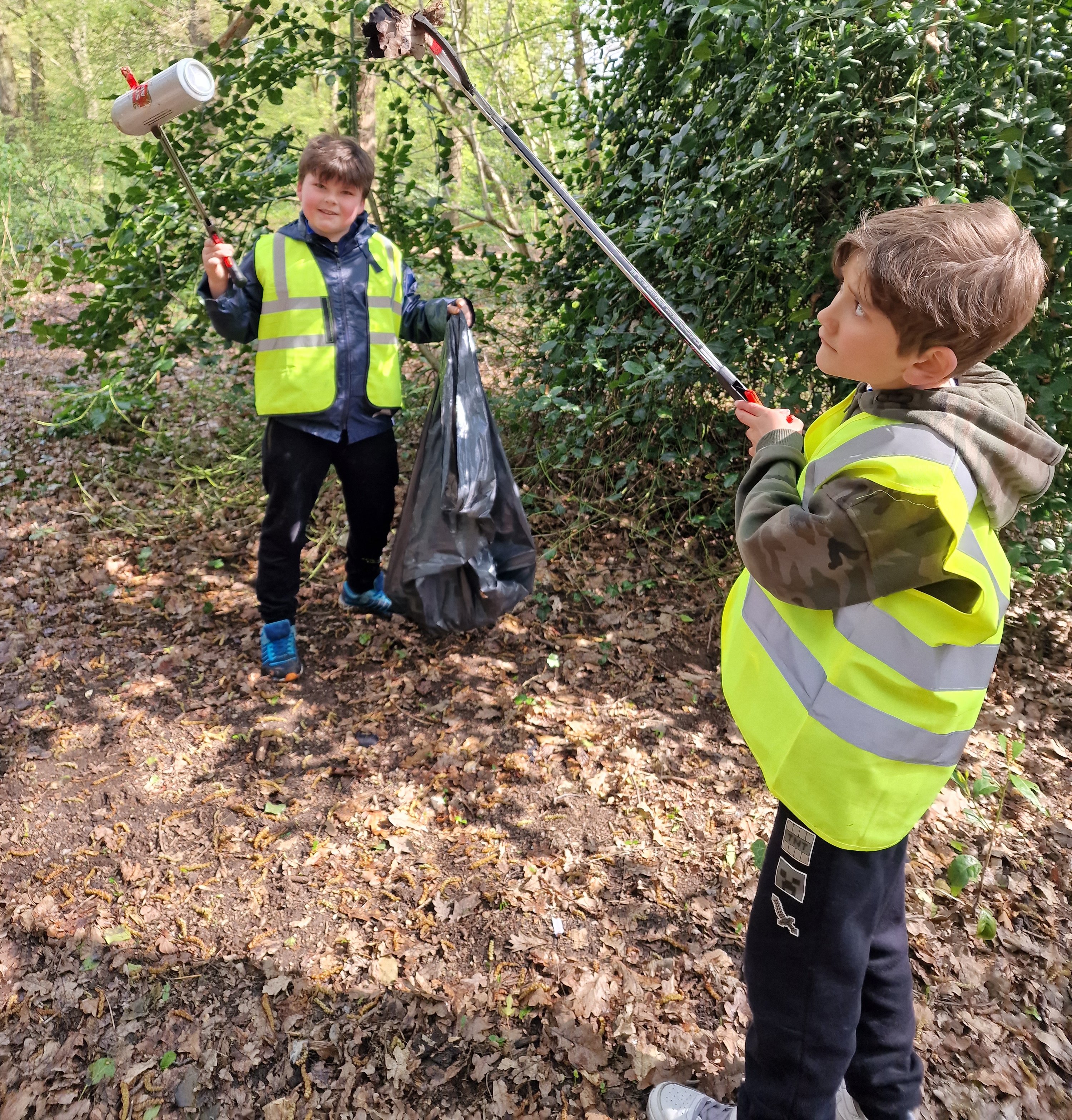 St Dunstan’s Catholic Primary school pupils go on an Earth Day litter ...