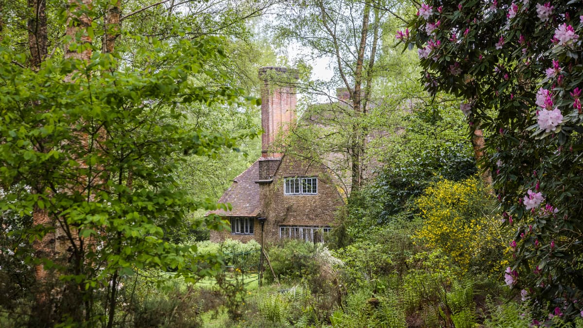 Home of pioneering garden designer Gertrude Jekyll bought by National ...
