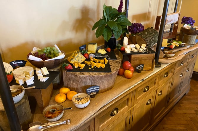 Video: Four Seasons’ £85 Sunday farmers' market buffet lunch: Is it ...