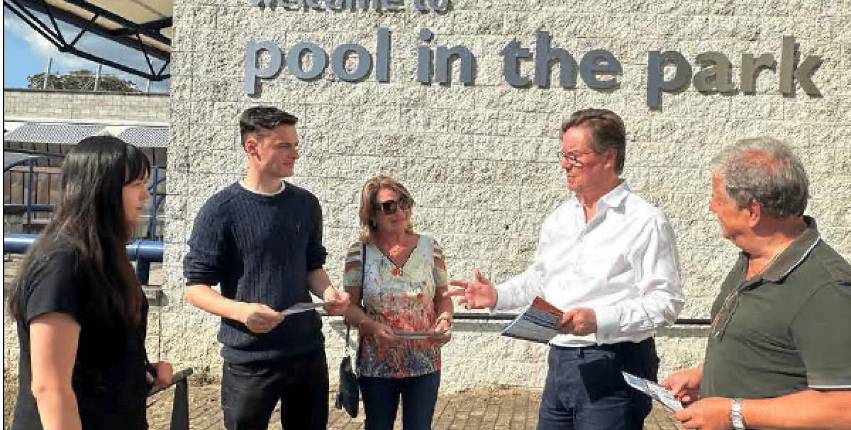 Two thousand people fighting to keep Woking's Pool in the Park open ...