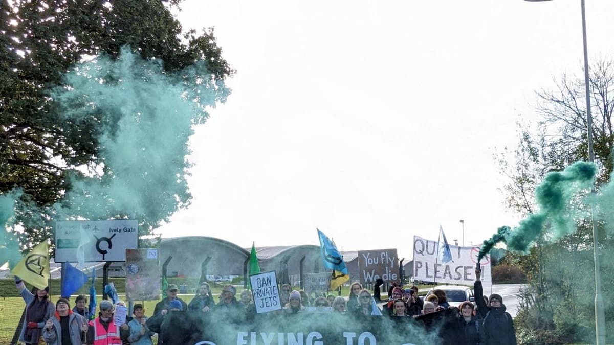 Climate activists block entrance to Farnborough Airport in protest at ...