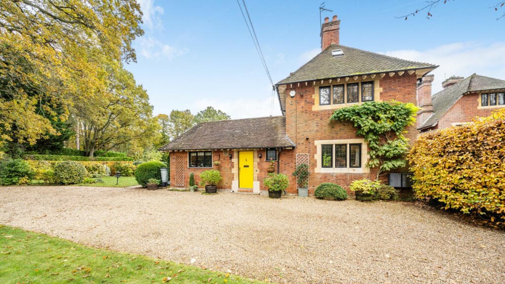 Woking former mansion wing for sale with "amazing" countryside views ...