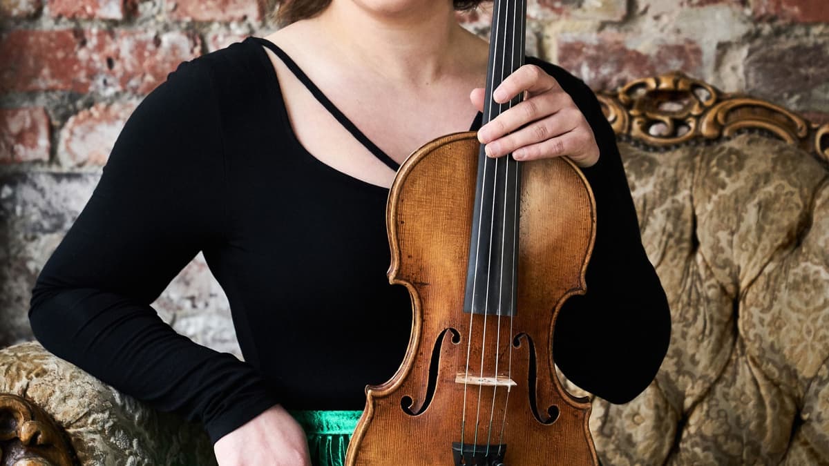 Guildford-born violinist Chloe Hanslip plays G Live for International ...