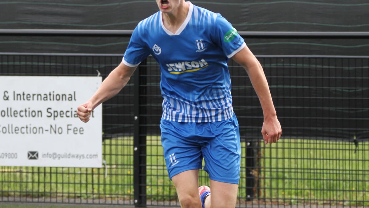 Nine players agree to stay at Sheers | wokingnewsandmail.co.uk