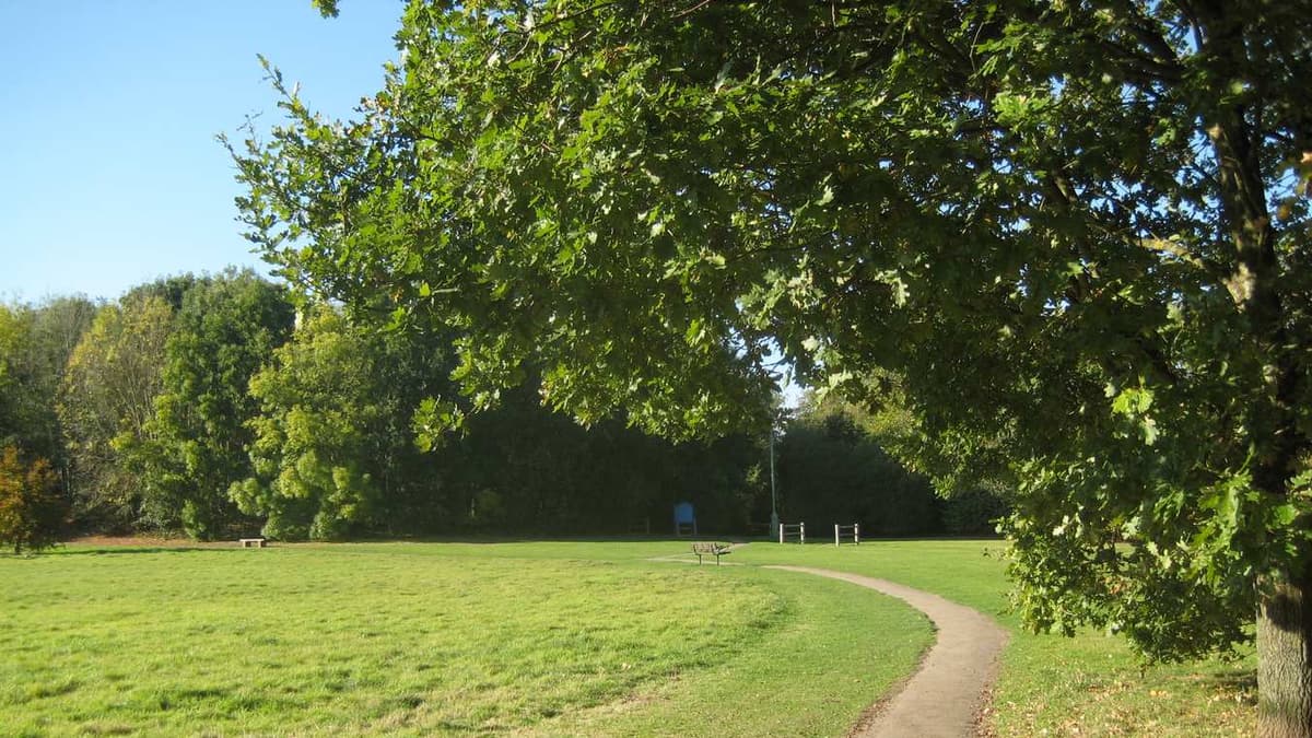 Enjoy a walk around Homewood Park | wokingnewsandmail.co.uk