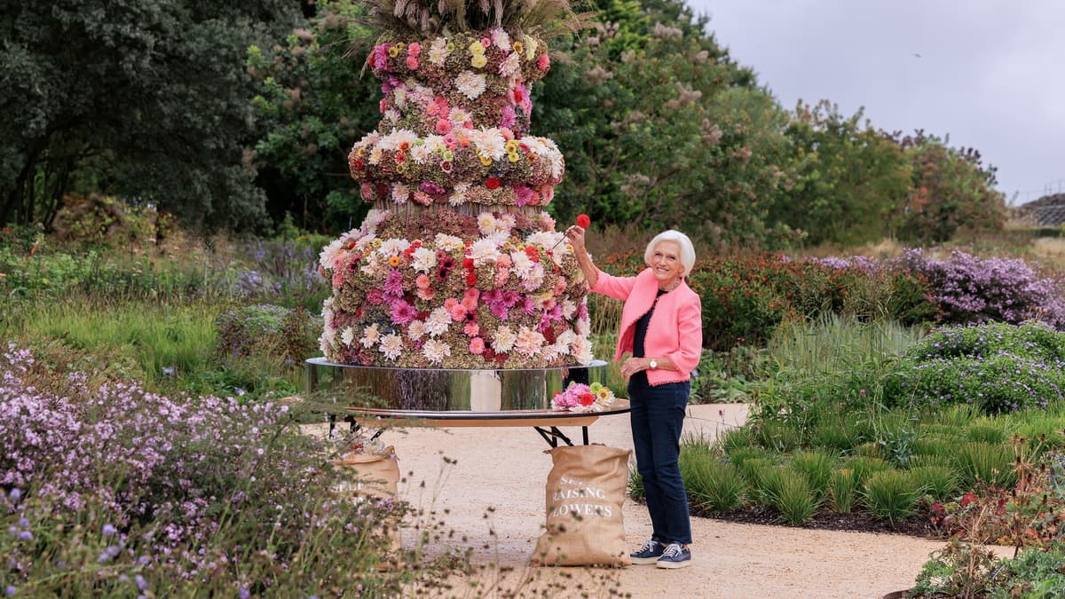 Dame Mary Berry opens a new landscape at RHS Garden Wisley ...
