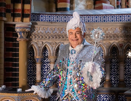 Panto star Biggins to switch on Woking's Christmas tree lights ...