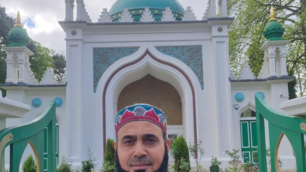 Head imam at Shah Jahan Mosque pays tribute to murdered 10-year-old ...