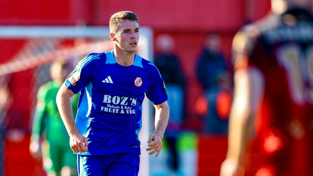 Cards sign Premier League defender | wokingnewsandmail.co.uk