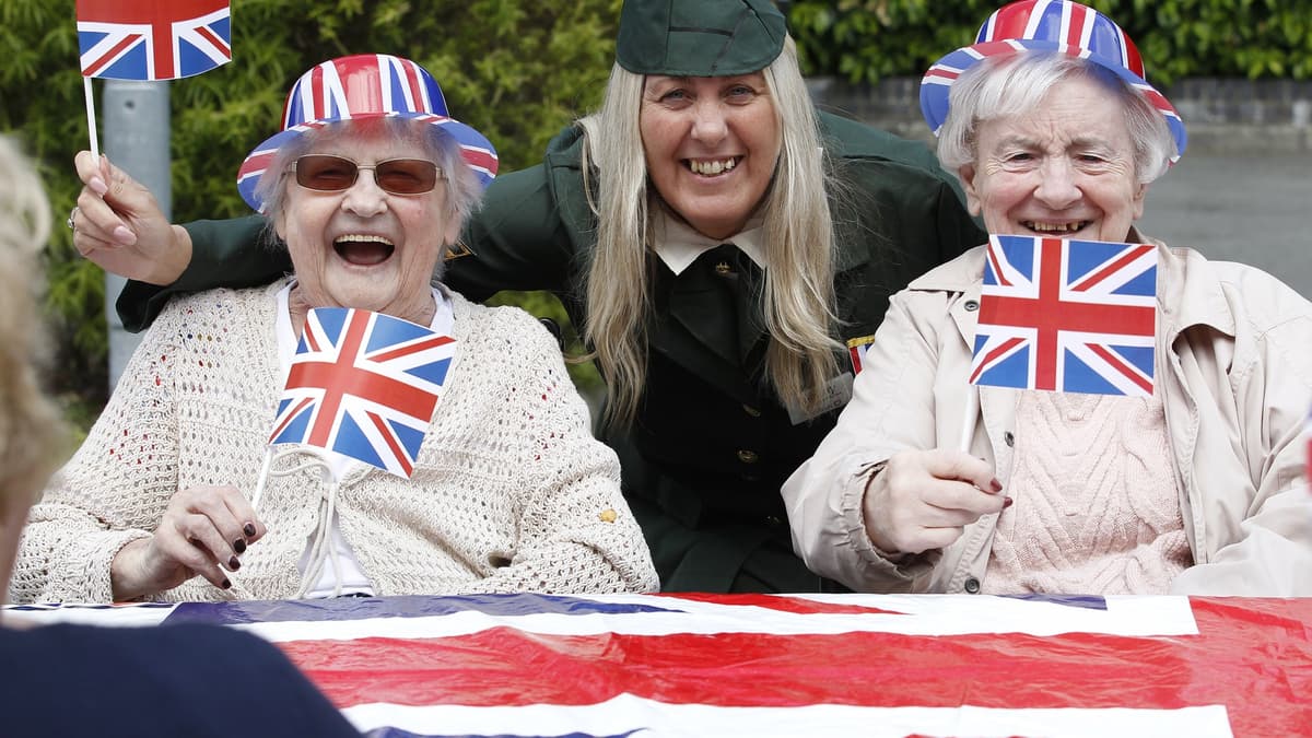 Woking care homes host 1940s-themed VE Day celebrations ...