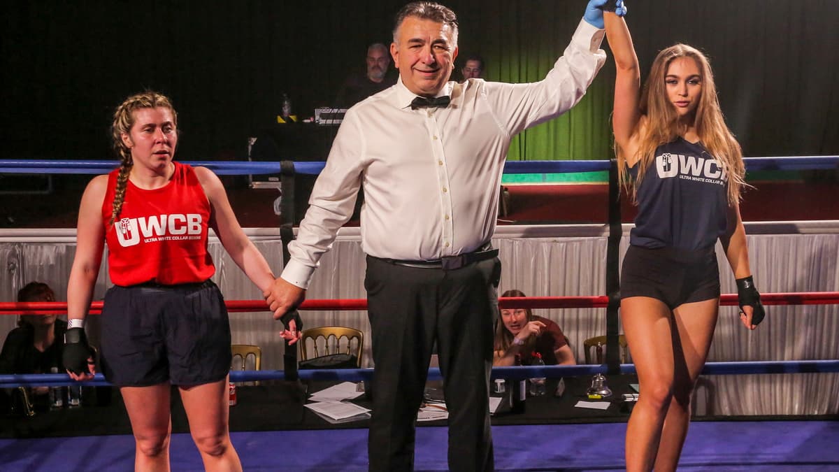 WATCH: Fighting fit beauty queen wins first boxing match ...