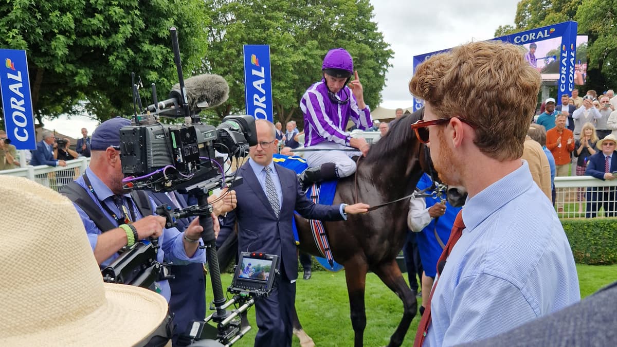 Delacroix triumphs in dramatic finish at Sandown | wokingnewsandmail.co.uk