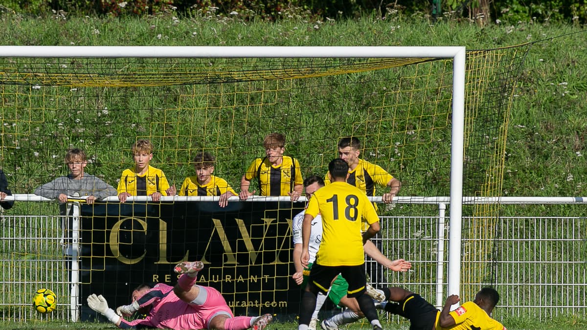 Westfield produce superb display to earn FA Cup draw against Horsham ...