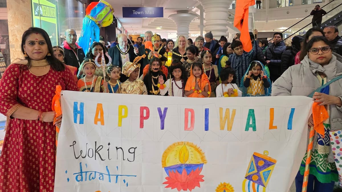 Festival of Lights outshines storm | wokingnewsandmail.co.uk