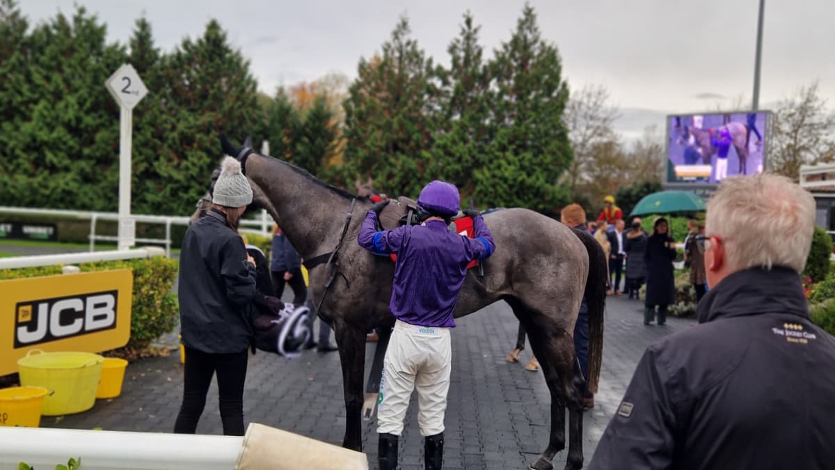 Jamie Snowden continues fine form with double triumph at Kempton Park ...