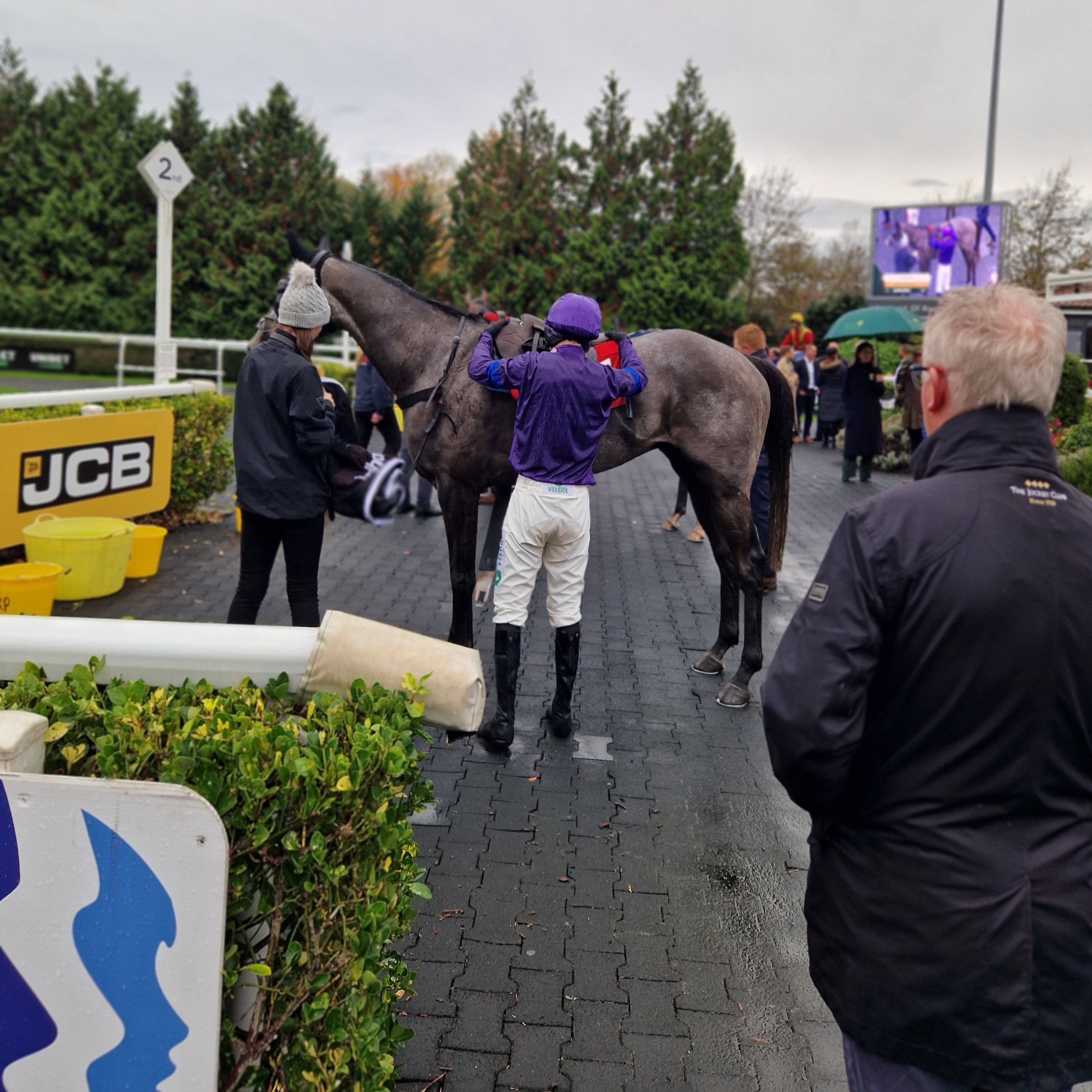 Jamie Snowden continues fine form with double triumph at Kempton Park ...