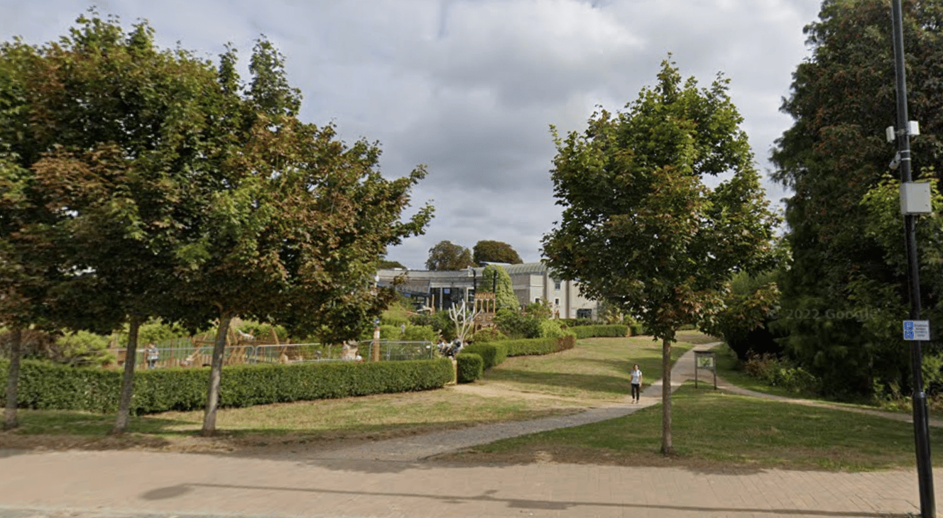 Closure of pedestrian bridge in Woking Park | wokingnewsandmail.co.uk