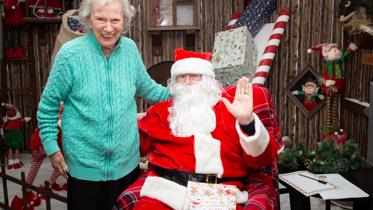 Goldsworth Park markets packed with festive cheer | wokingnewsandmail.co.uk