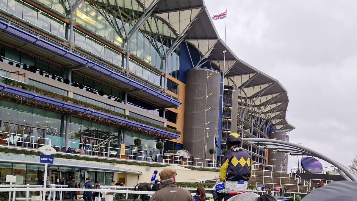 Joe Tizzard continues impressive month with double at Ascot Racecourse ...