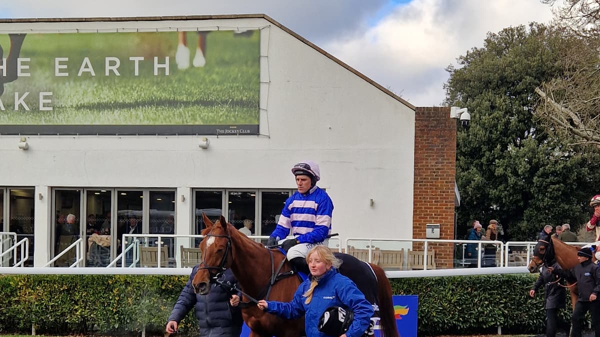 Edwardstone wins Grade Two Coral Silviniaco Conti Chase at Kempton ...